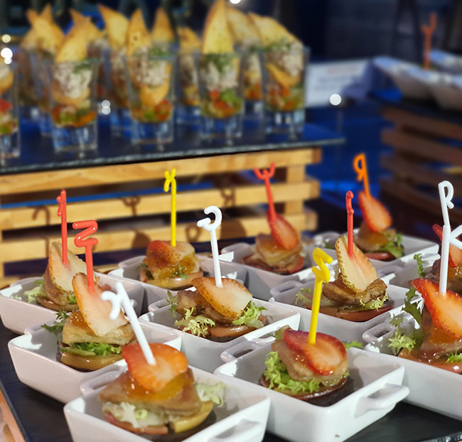 Buffet Canape Countdown Pool Party Free Flow Rượu Vang, Bia, Cocktail ...