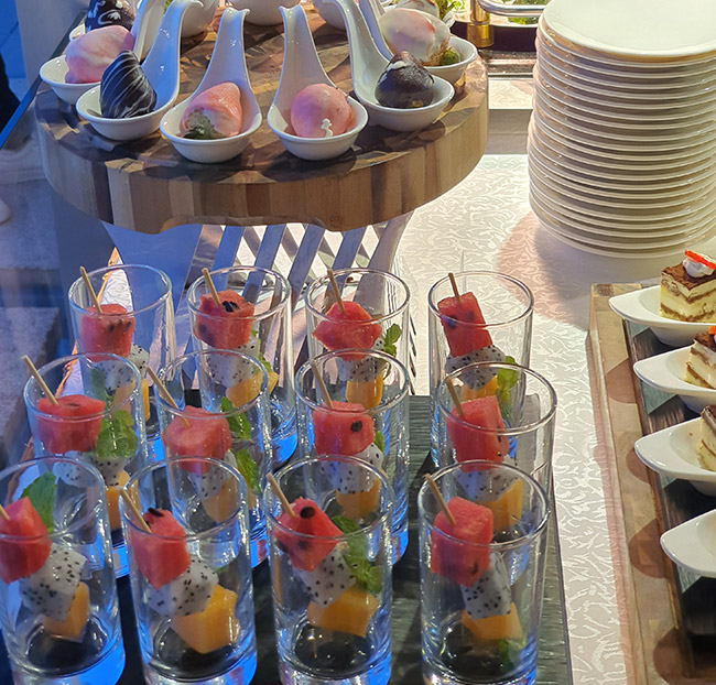 Buffet Canape Countdown Pool Party Free Flow Rượu Vang, Bia, Cocktail ...