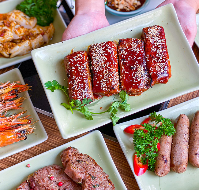 Equatorial - Buffet Hải Sản Nướng BBQ Cao Cấp, Bao Gồm Nước
