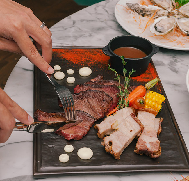 Renaissance Riverside - Buffet Tôm Hùm, Hải Sản, Rượu Vang Sủi