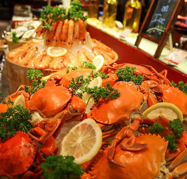 Equatorial - Buffet Đón Năm Mới Tôm Hùm, Rượu Vang + Quà Tặng