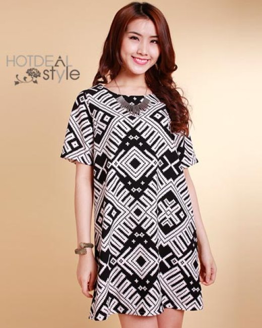 Đầm Form Suông Rộng Màu Trắng